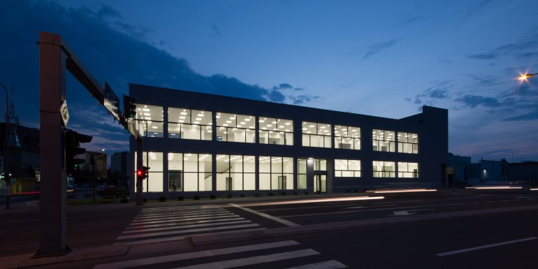 Primus centre | showroom and office building